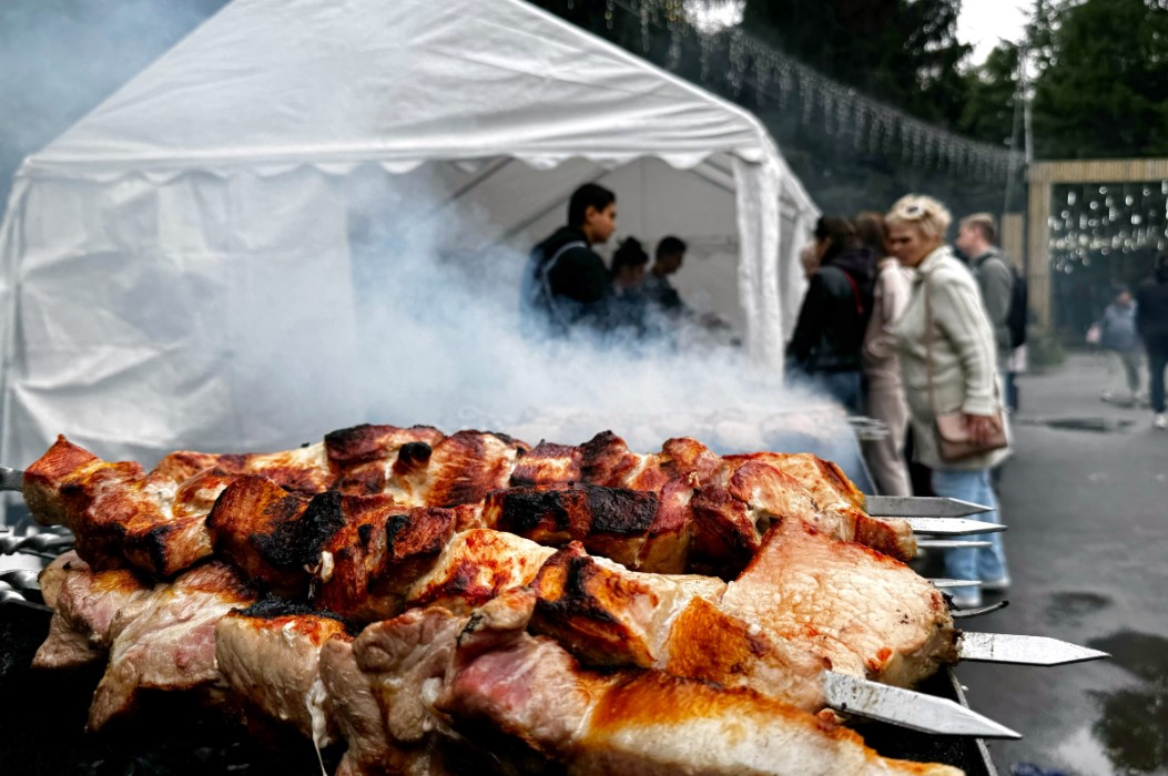 В Тюмени перед майскими праздниками вырос спрос на мясо, уголь и решетки
